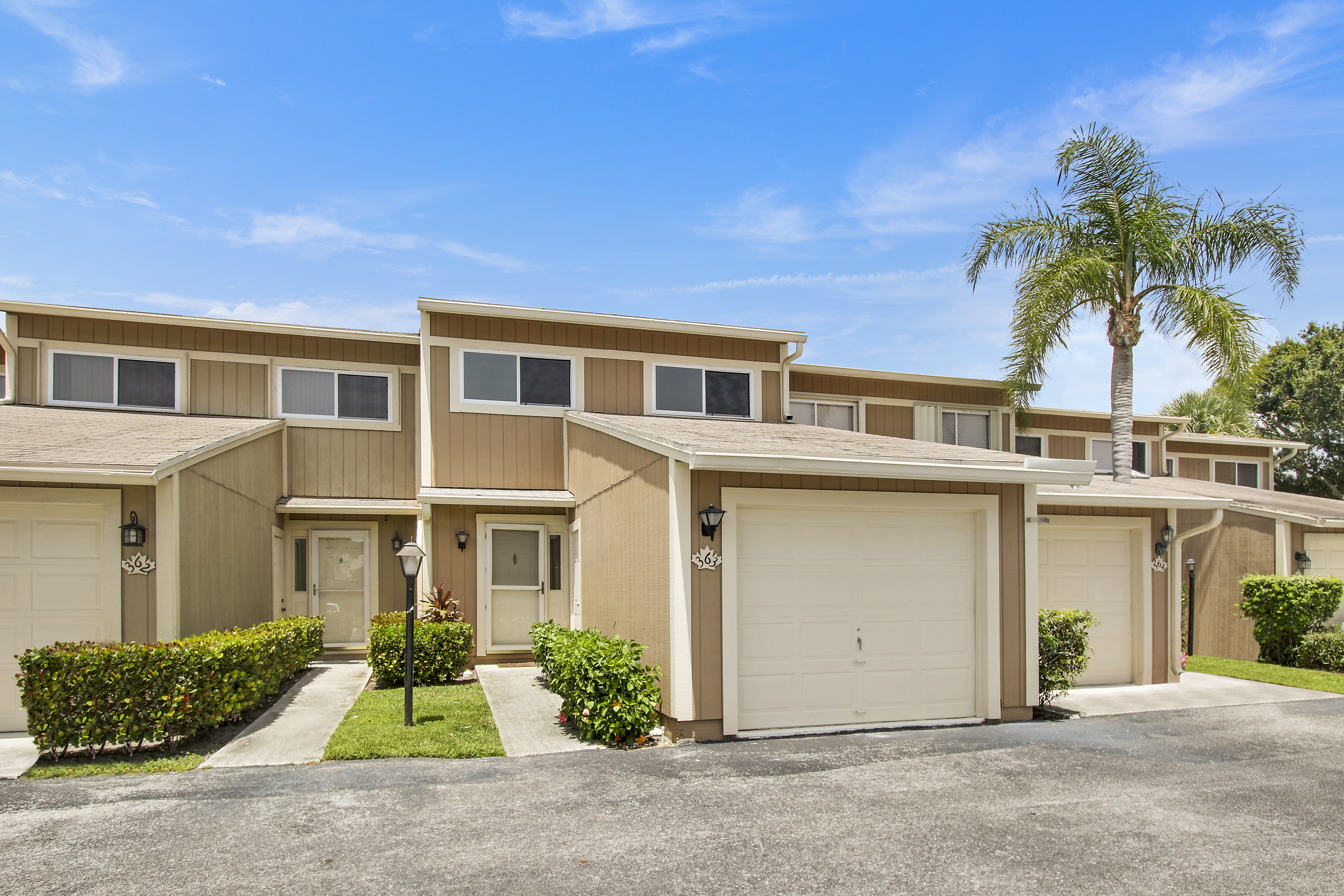 Just Listed: Beautiful & Spacious Townhouse in Maplecrest! | Keller ...